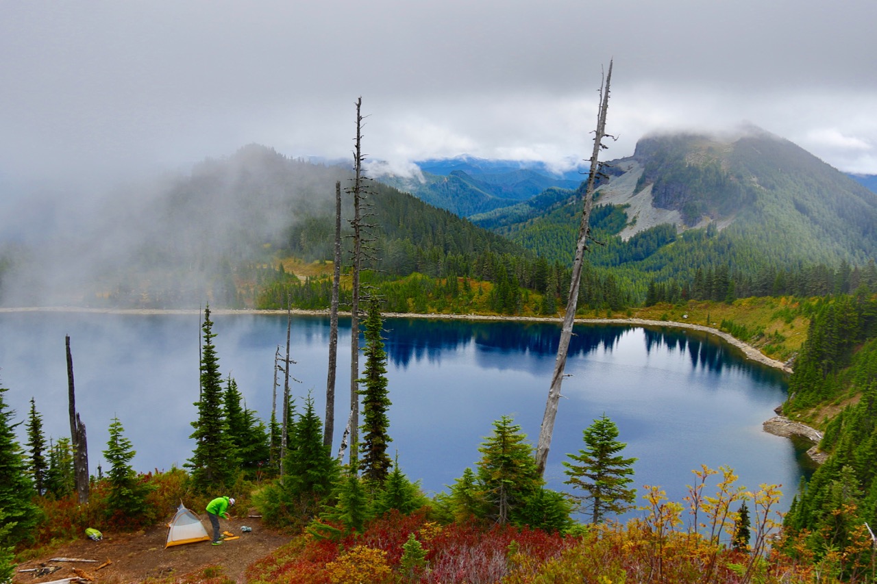 Hike Summit Lake Near Mount Rainier - THE OUTDOOR SOCIETY